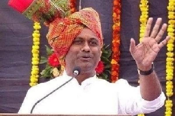 BJP: Komatireddy Rajagopal Reddy alleges Rs 18L crore land..