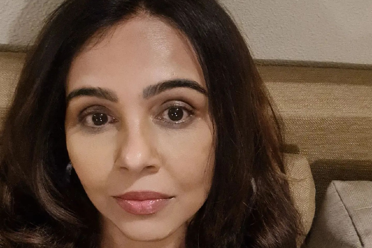 దర్శకుడు రాత్రి ఉండమన్నప్పుడు కన్నీళ్లు వచ్చాయి: బాలీవుడ్ నటి, గాయని ...