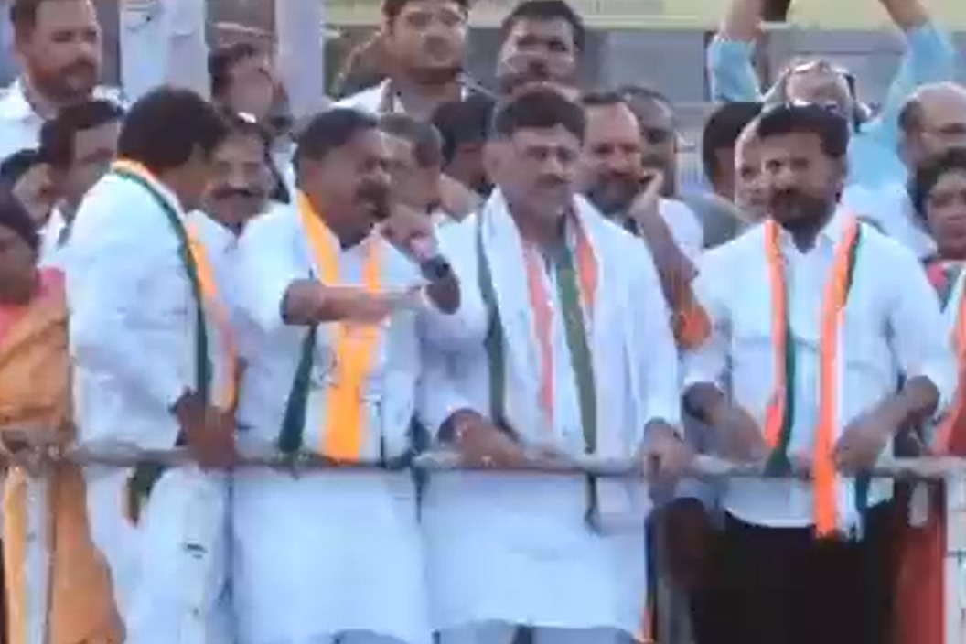 కేసీఆర్ ఓటమిని అంగీకరించాడు... వారి నుంచి అంతా కక్కిస్తాం: రేవంత్ రెడ్డి కేసీఆర్ ఓటమిని అంగీకరించాడు... వారి నుంచి అంతా కక్కిస్తాం: రేవంత్ రెడ్డి