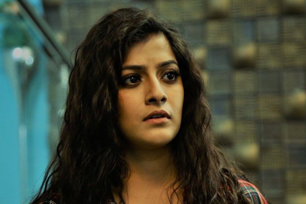 సెట్లోకి అడుగుపెట్టడానికి ముందు నేనేం చేస్తానో తెలుసా: వరలక్ష్మీ శరత్ ...