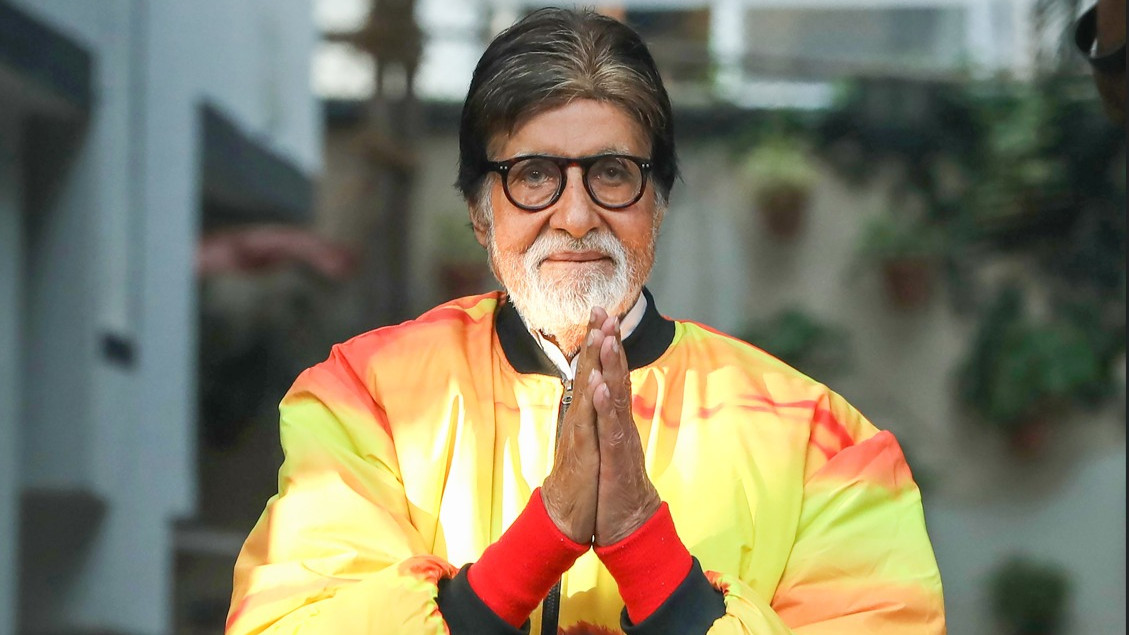 Amitabh Bachchan: Amitabh Bachchan pens poetic tribute to fans gathering..