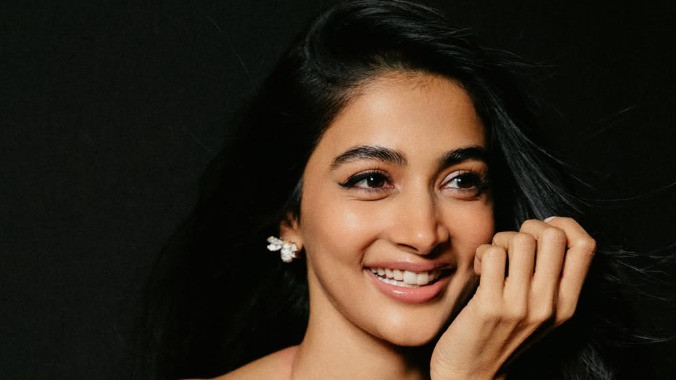 Pooja Hegde: Pooja Hegde aces walking backwards on a treadmill..
